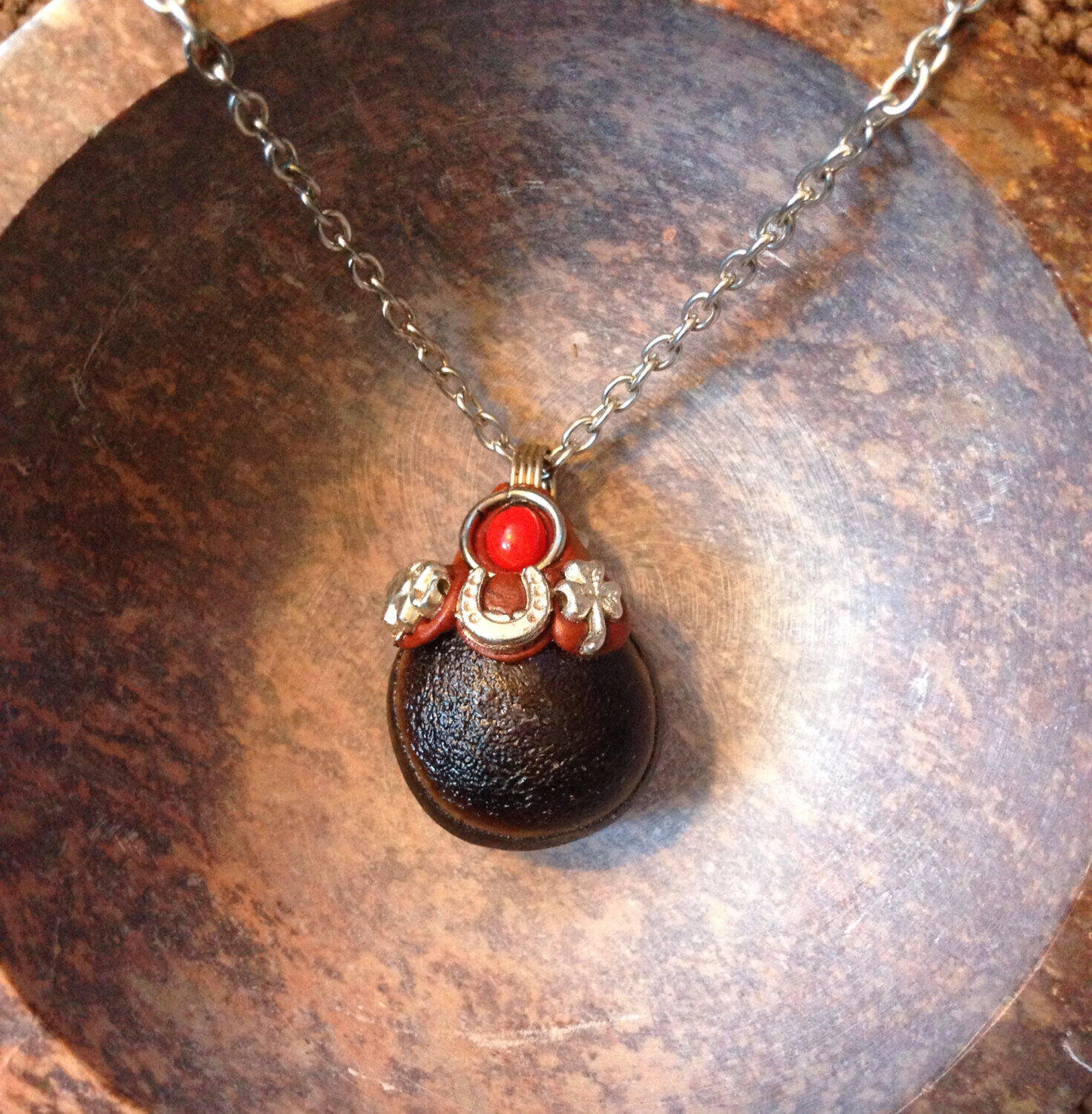 Amuleto fálico contra el mal de ojo es encontrado en España | CC News